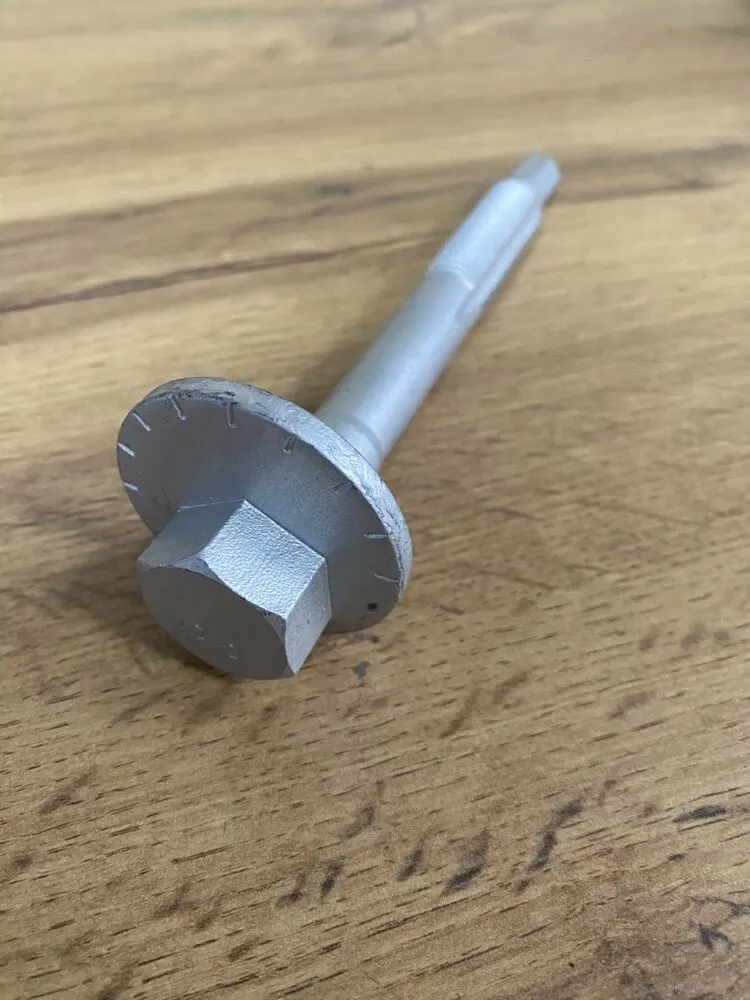 Болт крепления сайлентблоков Range Rover RDI000034